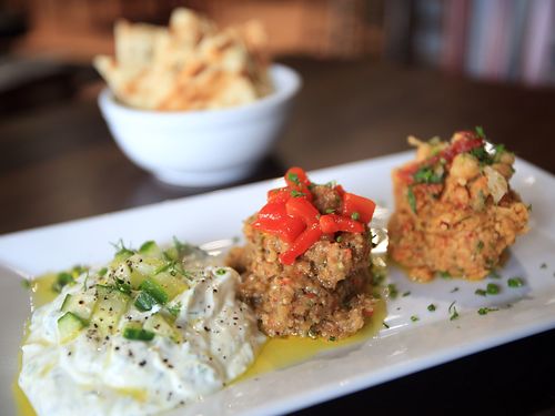 TRIAKOSIA – Athenian street food & grill